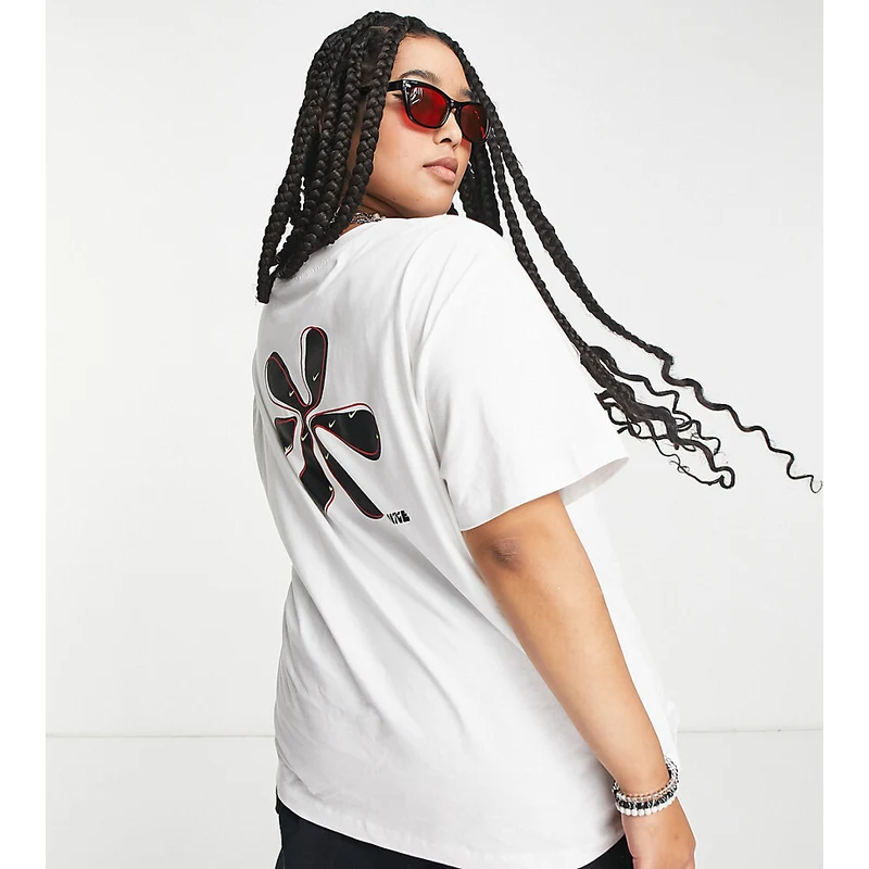 Nike Plus script fiber swoosh flower back print t-shirt in white - GLAMI.hu
